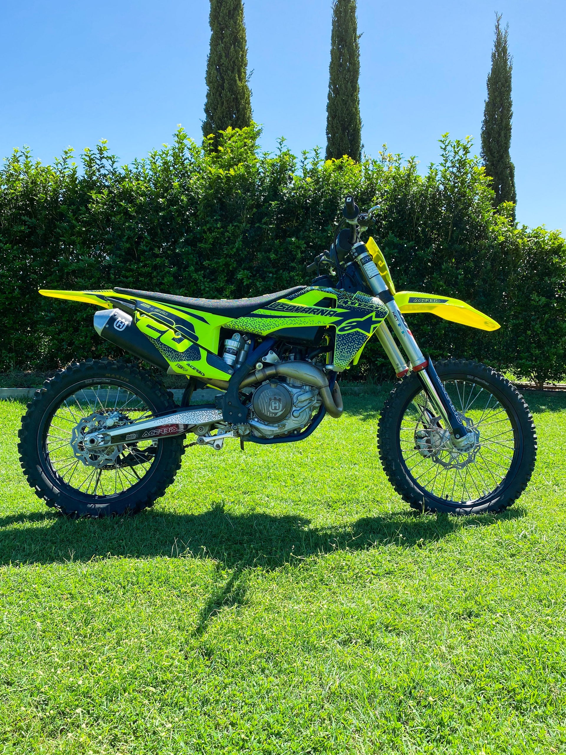 Full custom graphics kit | Omega Moto Graphics